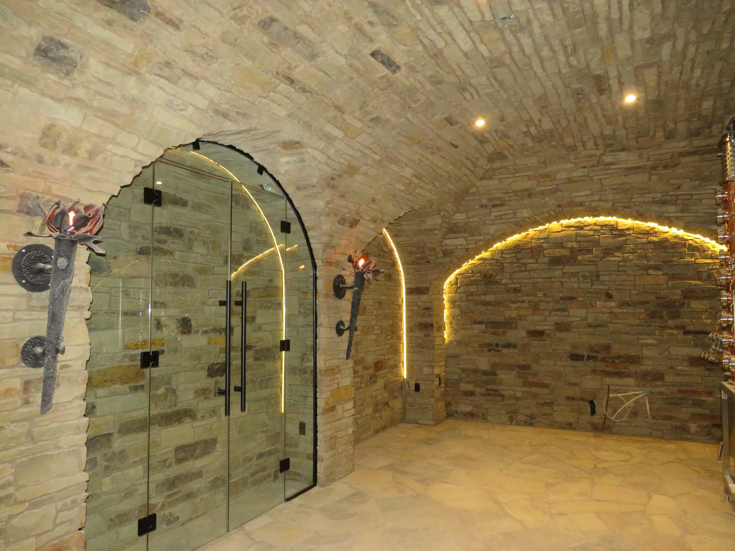 Earthtone Sandstone Blend on Walls, Arched Ceilings & Floor - Colonial ...