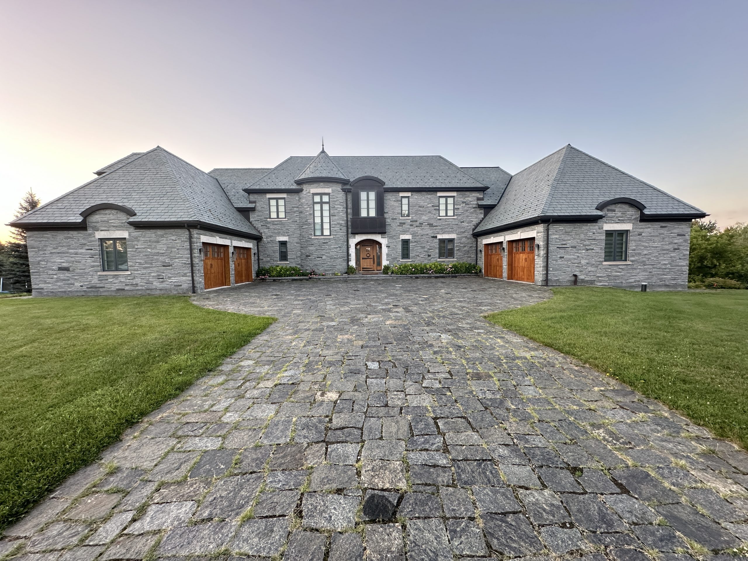 Elite Blue Granite Ledgerock House East of Toronto, ON - Colonial Brick ...