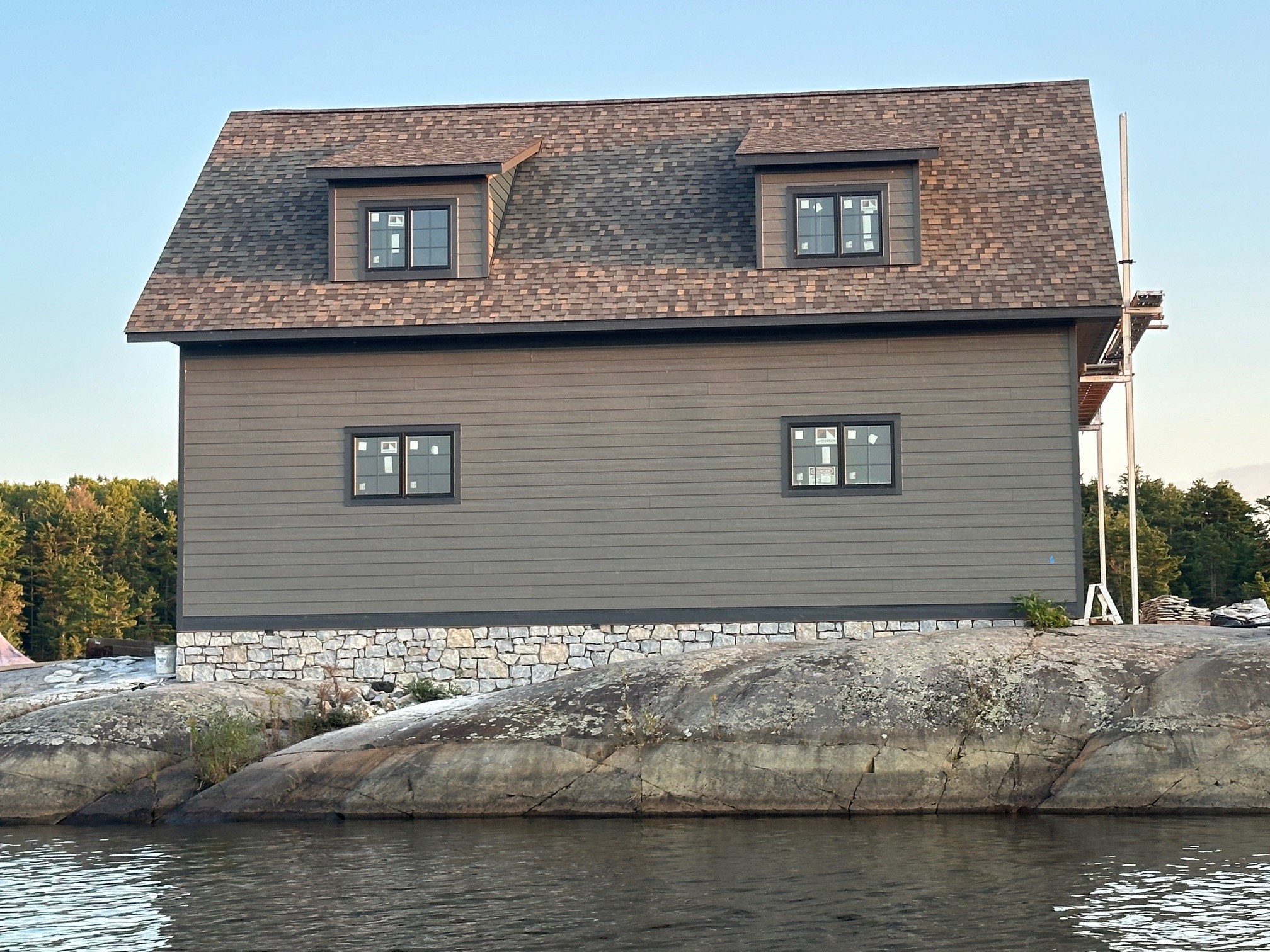Tumbled Weatheredge & Harvest Gold Limestone on an Island Cottage Close ...