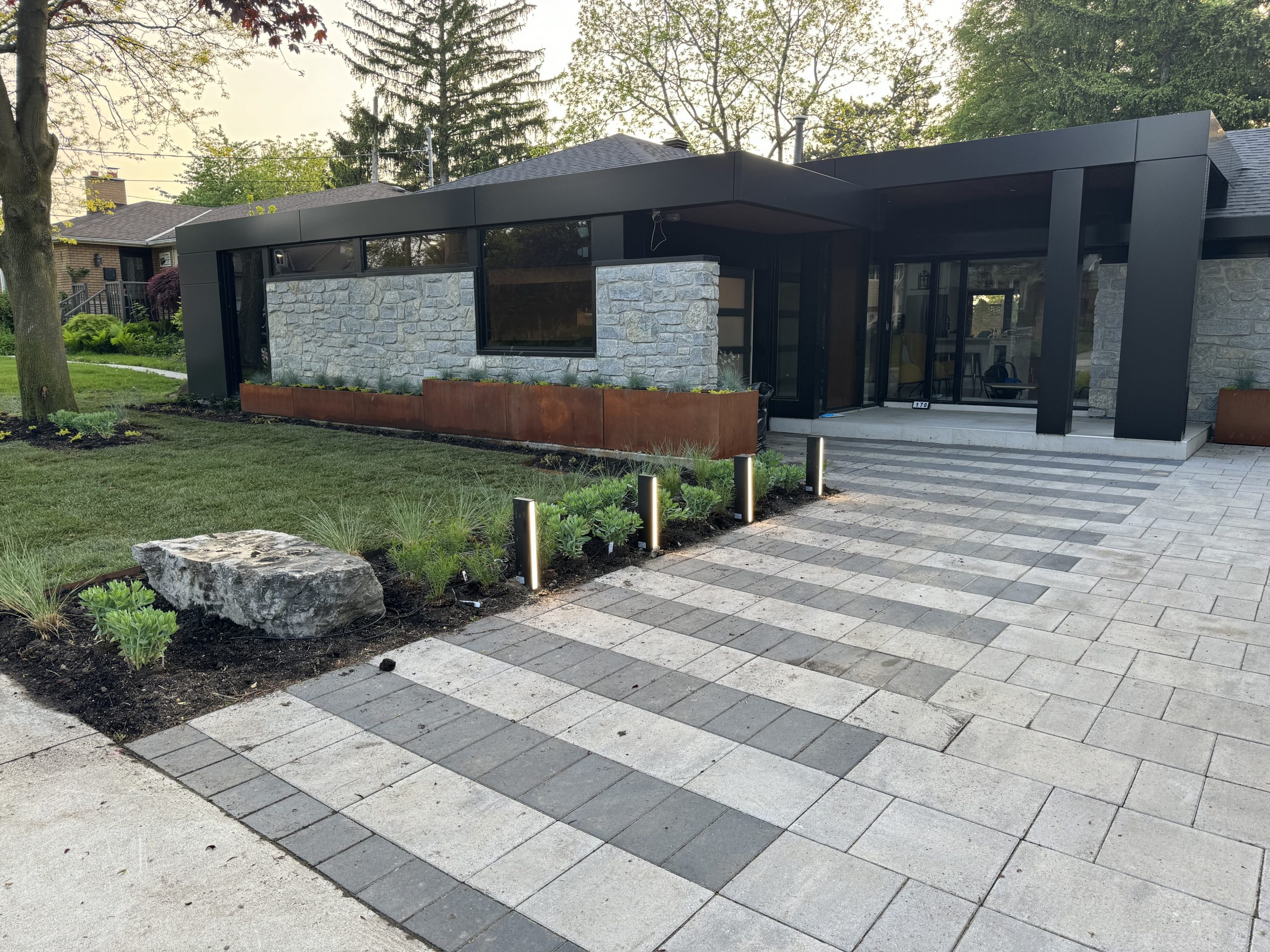 Weatheredge Limestone Tumbled Olde Mill Blend in a Modern Setting ...