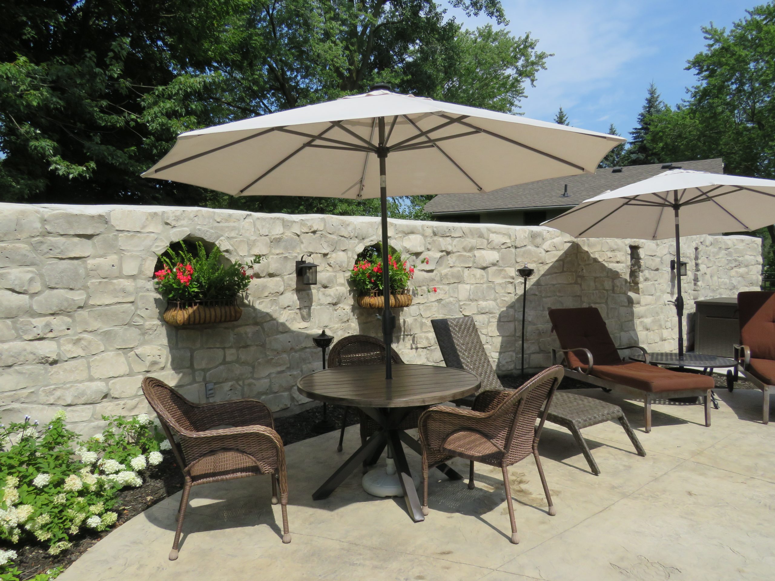 Guelph Buff Tumbled Limestone Ledgerock on Wall Around Pool in St ...