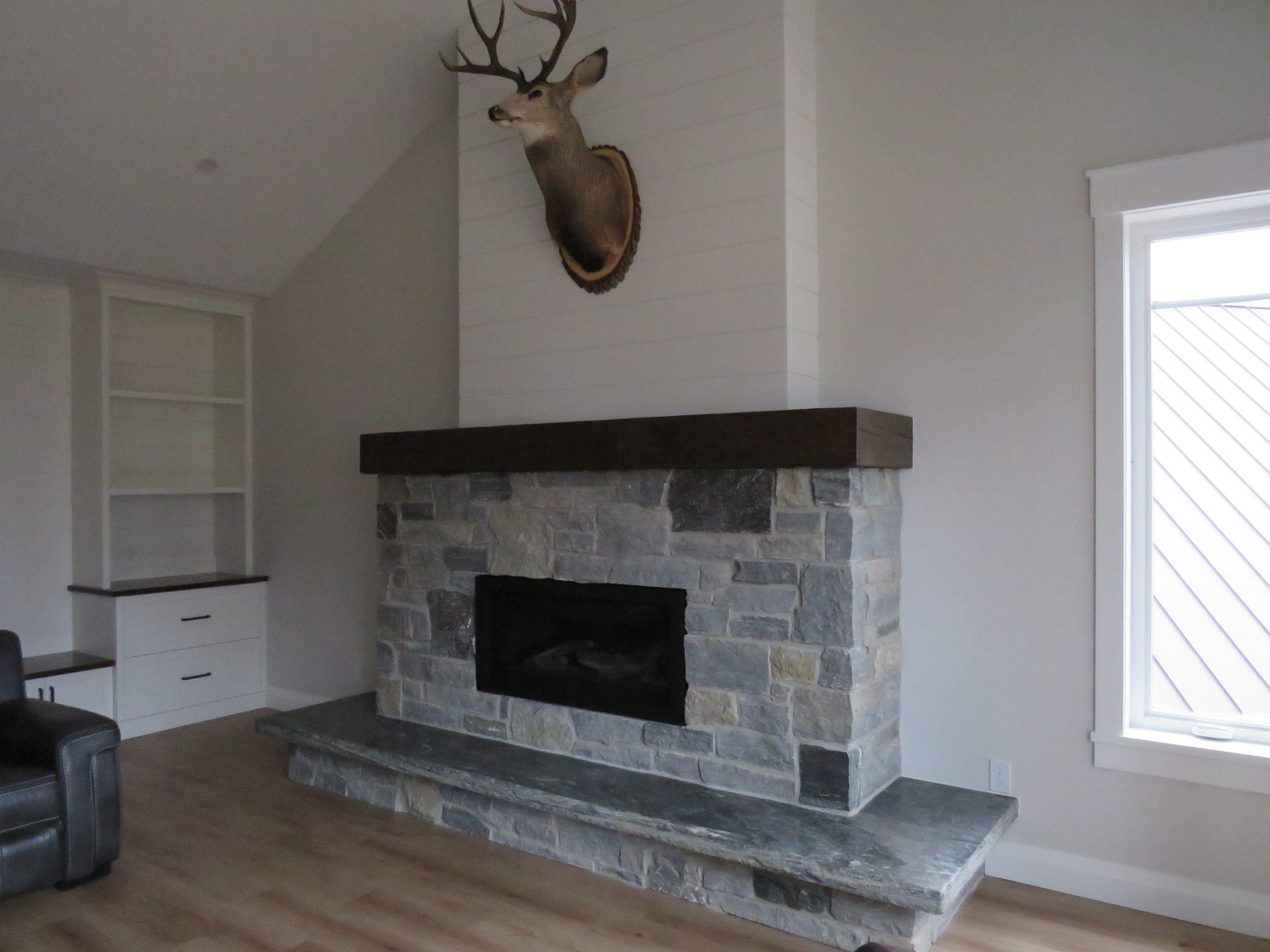 Timothy's Mountain Blend Fireplace at Drayton, ON - Colonial Brick ...