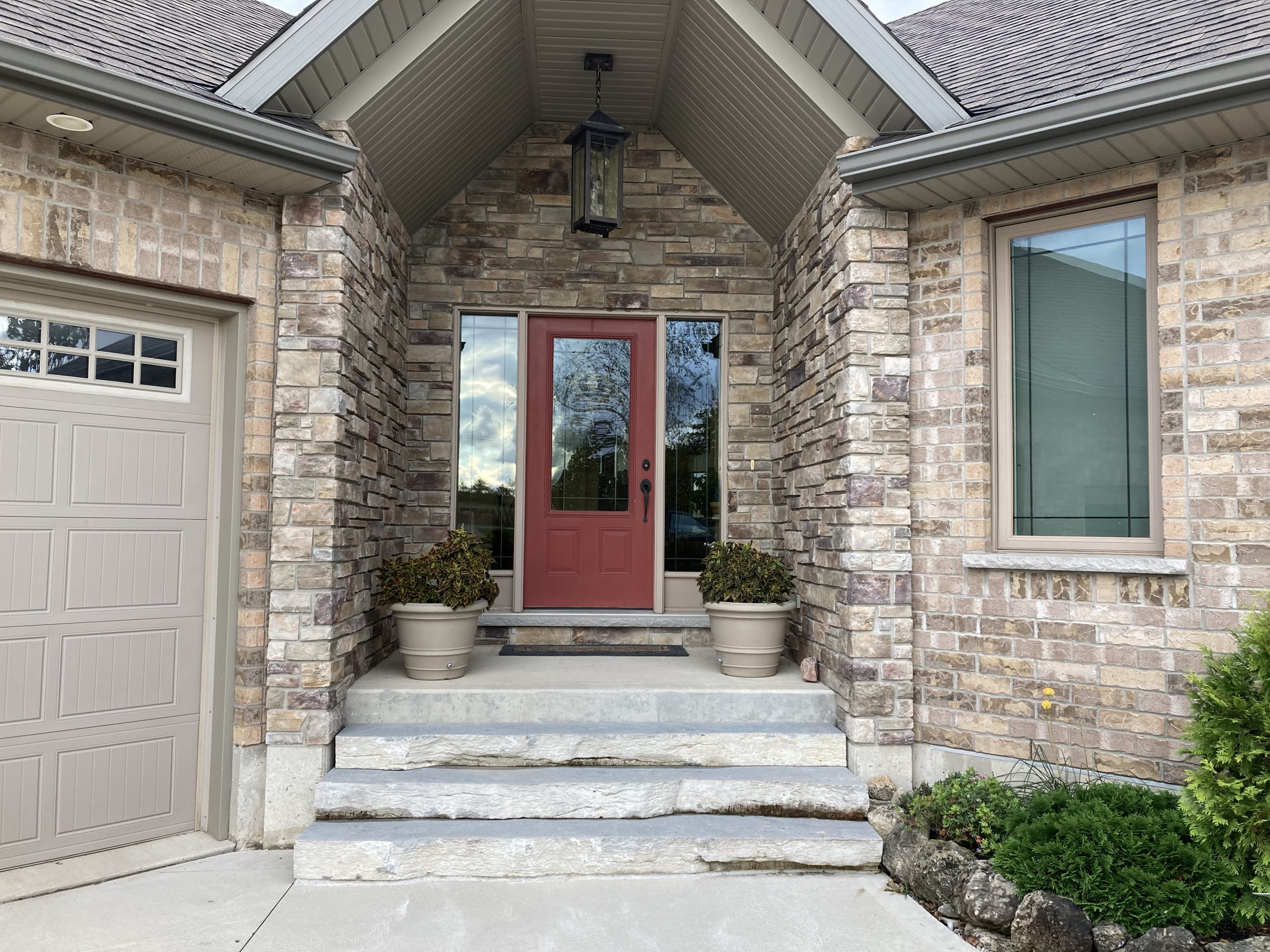 Weatheredge Limestone Steps - Colonial Brick & Stone Inc.